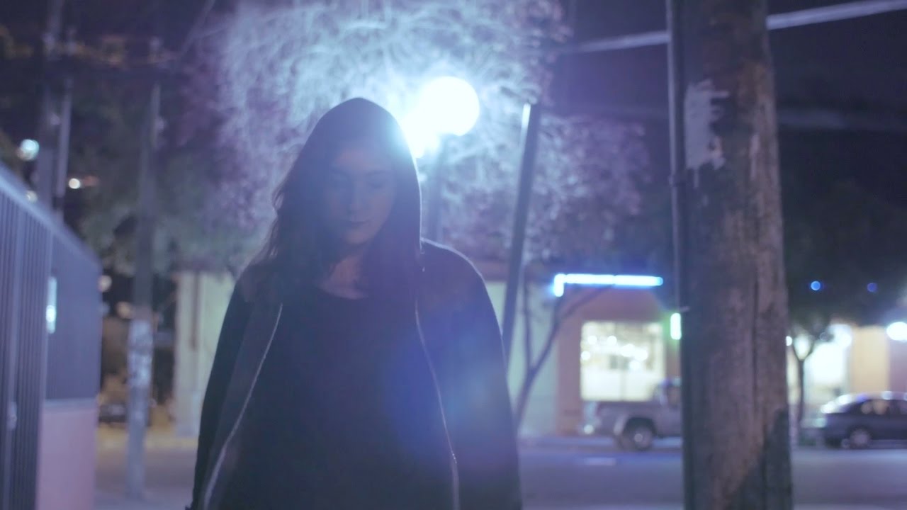 Watch Violeta Castillo Dance To Motivado's Club Rhythms In 'Pavimento ...