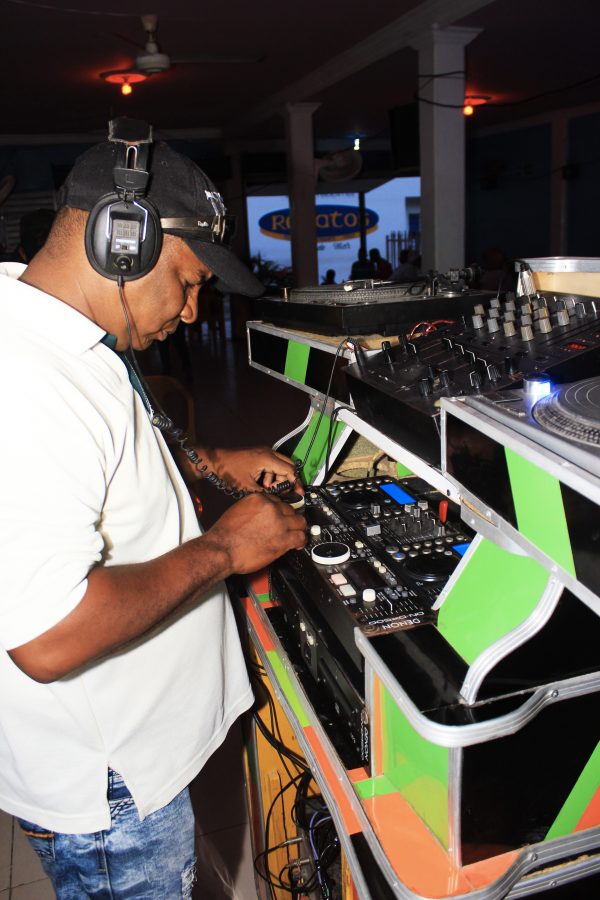 Vinyl Lovers: Jhonny Ortiz, A Picó Original | Sounds and Colours